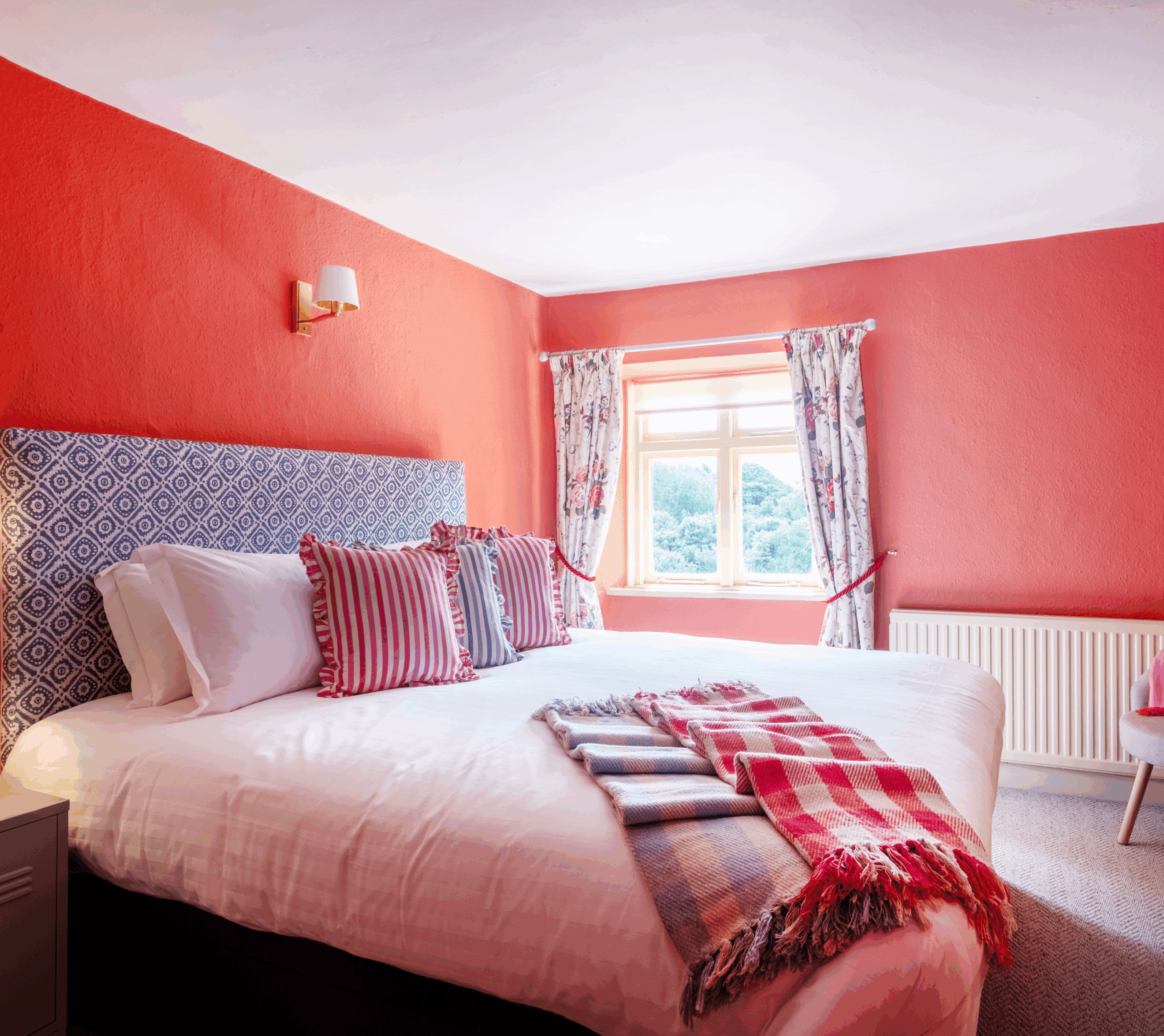 Palace Garden Cottage – Elegant Stay with Garden Views